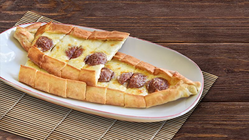 Sucuklu Kaşarlı Pide | Beyler Kebap